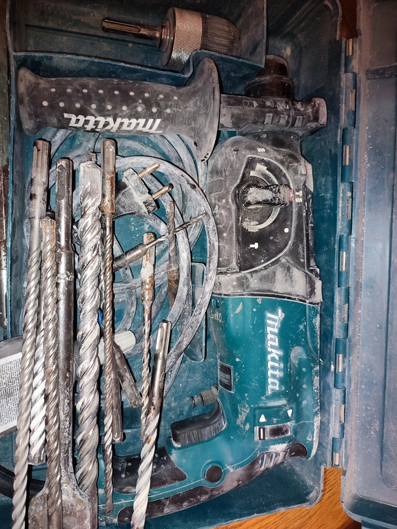 Перфоратор электрический Makita HR2470 780 Вт 2,7 Дж SDS-plus — купить ...