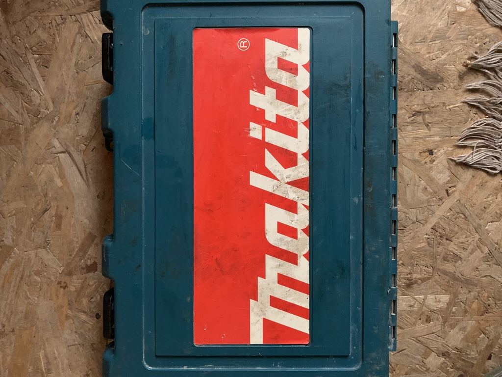 Перфоратор электрический Makita HR2470 780 Вт 2,7 Дж SDS-plus — купить ...
